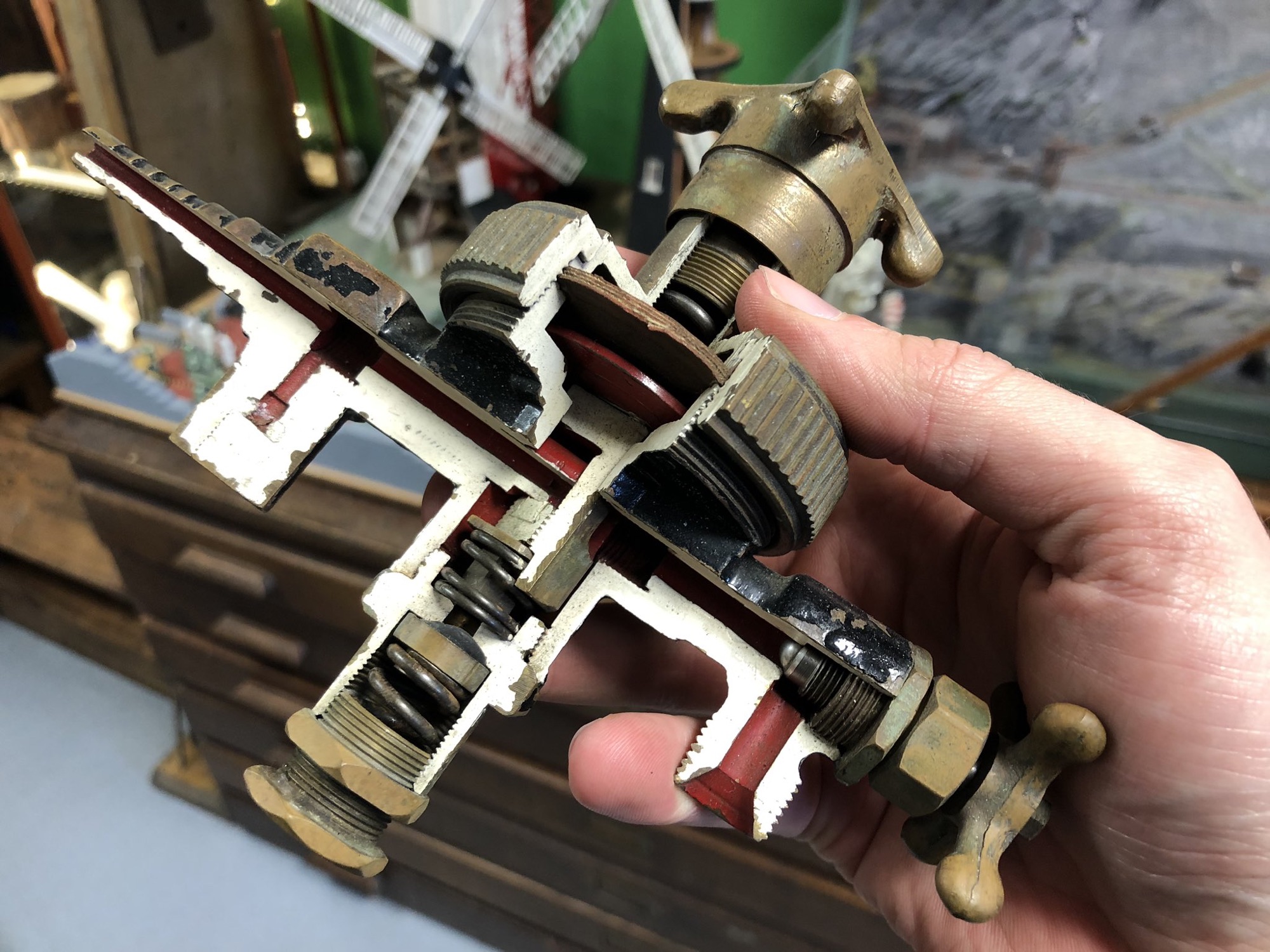 Cutaway BOC Acetylene Regulator – Kinetics Industrial Museum