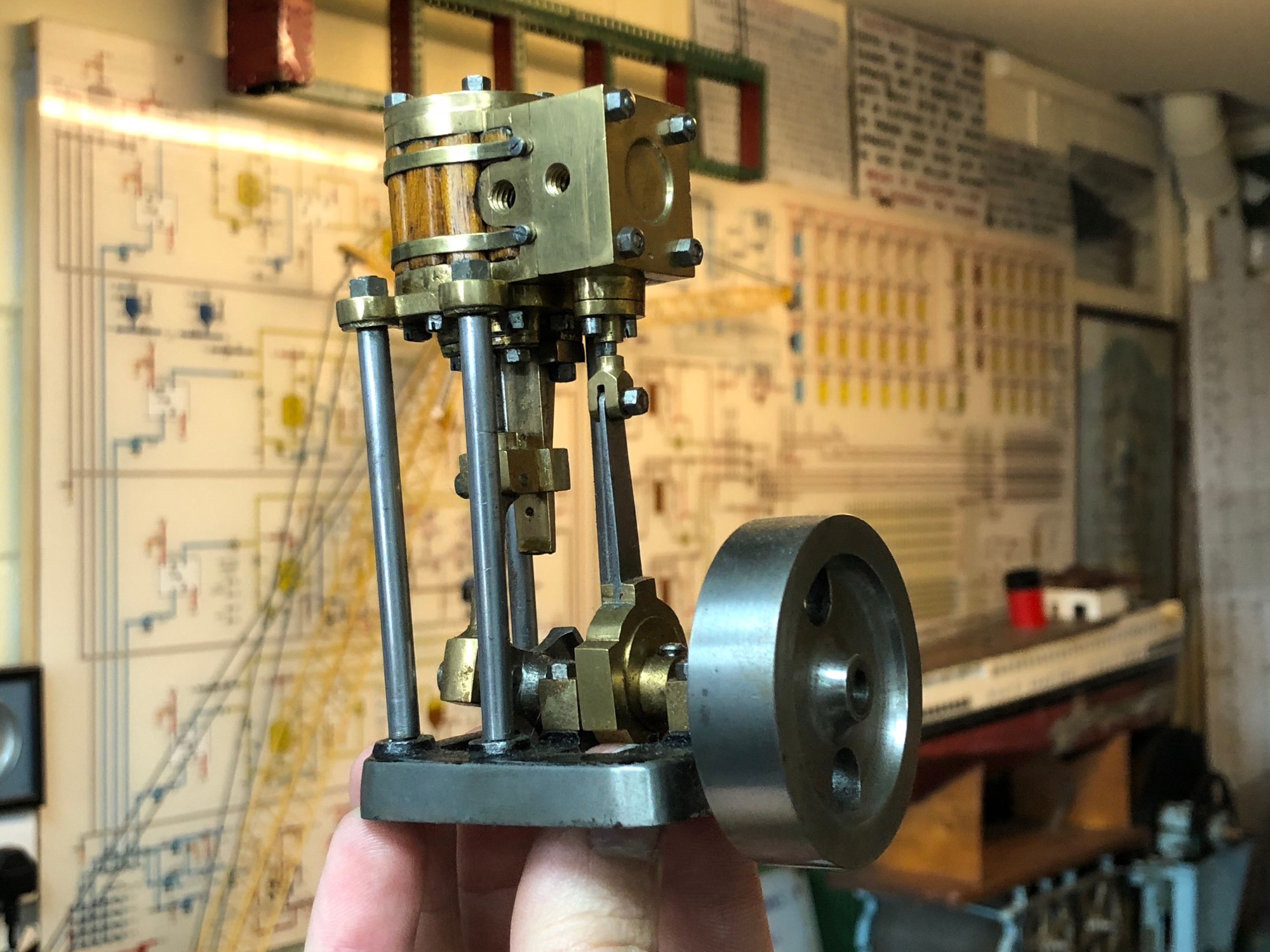 Model Vertical Steam Engine – Kinetics Industrial Museum